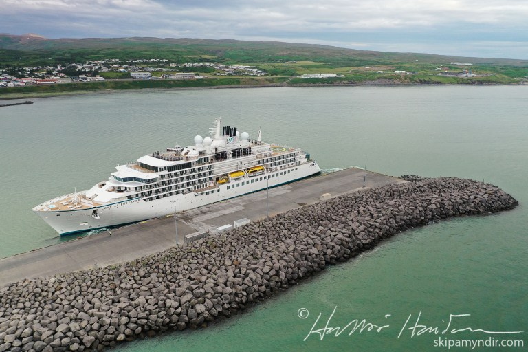 Crystal Endeavor á Skjálfanda – Skipamyndir Hafþórs Hreiðarssonar