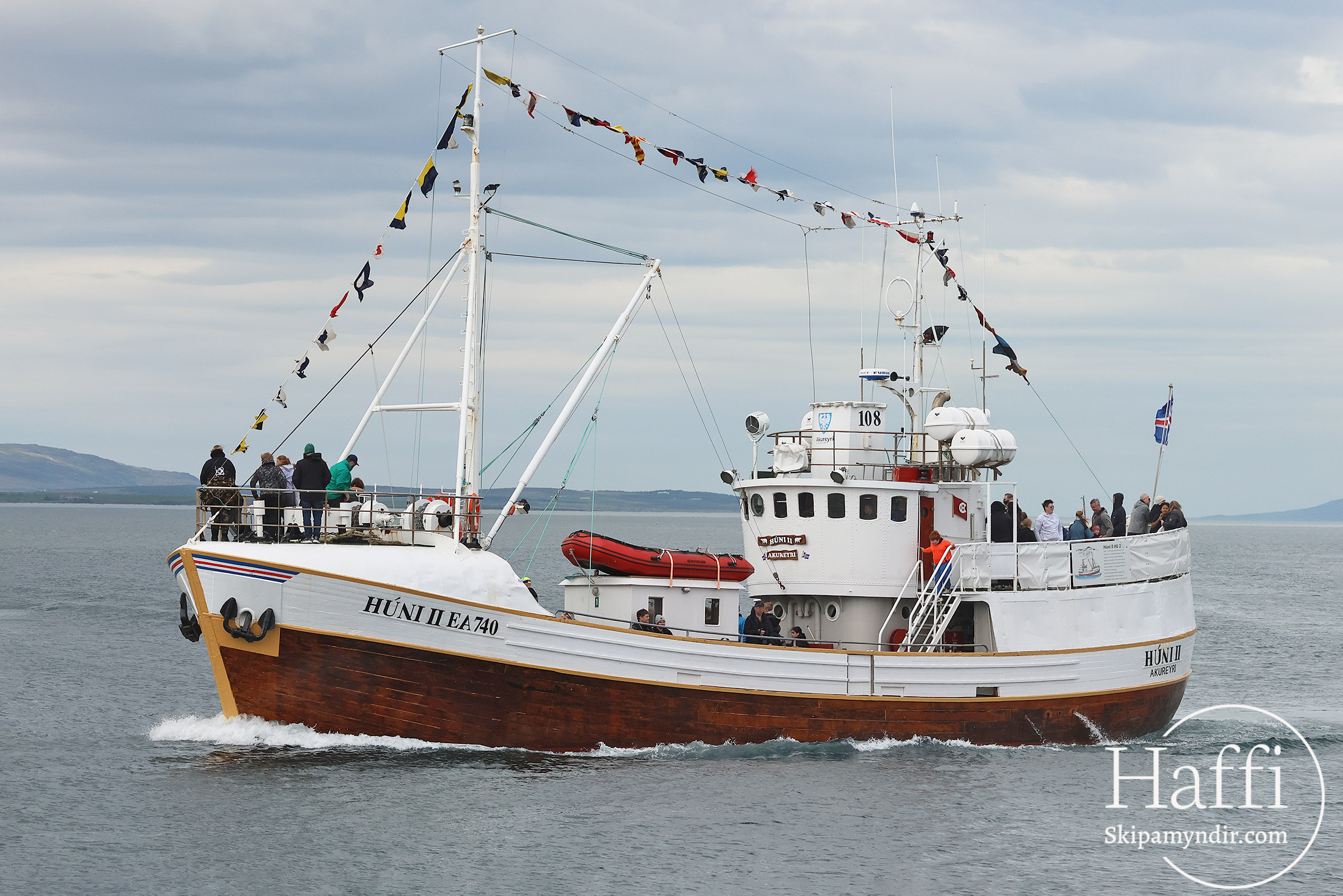 Sextugur Húni II í skemmtisiglingu – Skipamyndir Hafþórs Hreiðarssonar