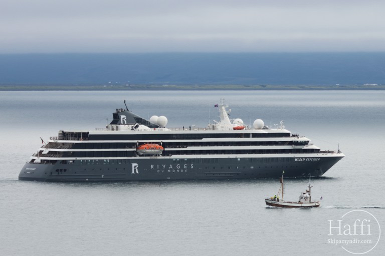 World Explorer kom og fór – Skipamyndir Hafþórs Hreiðarssonar